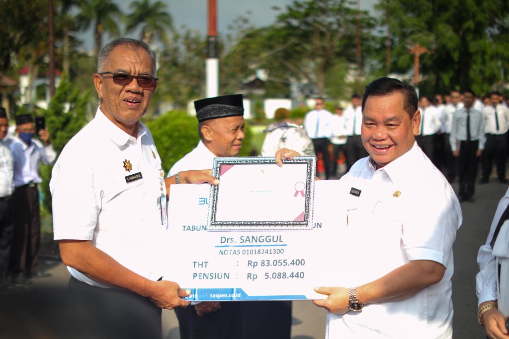 Suka Cita Pelepasan Pj. Sekda dan PNS Menjelang Purna Tugas ...